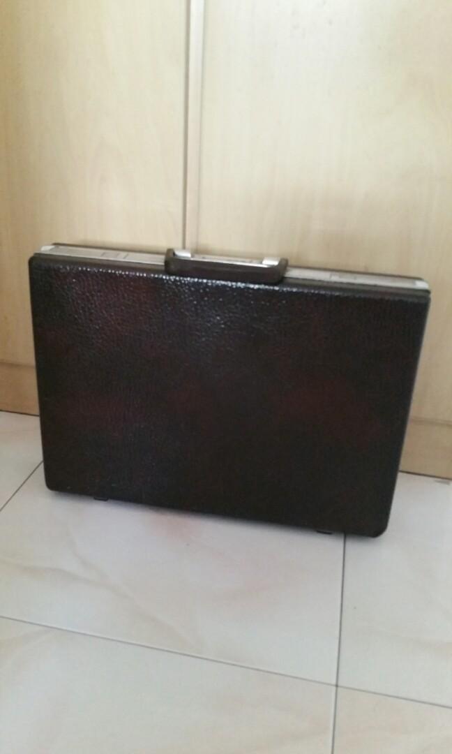Samsonite Briefcase, Men's Fashion, Bags, Briefcases on Carousell