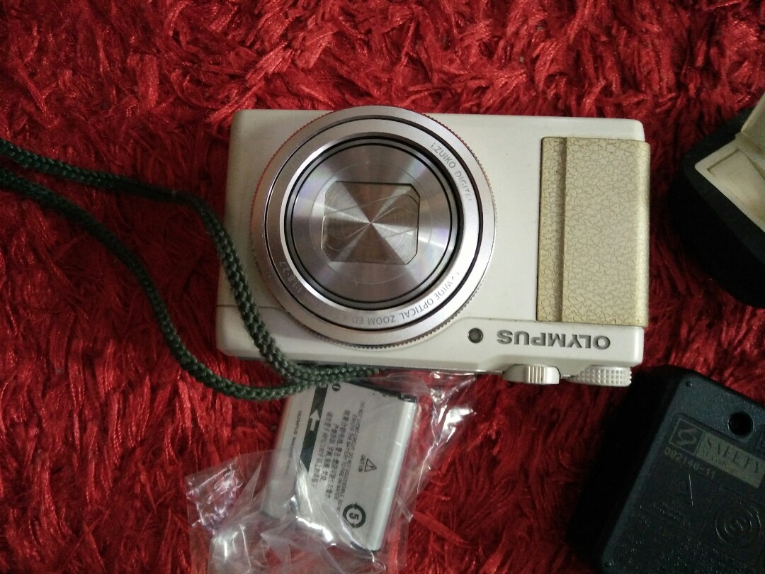 toshiba compact camera, Photography, Cameras on Carousell