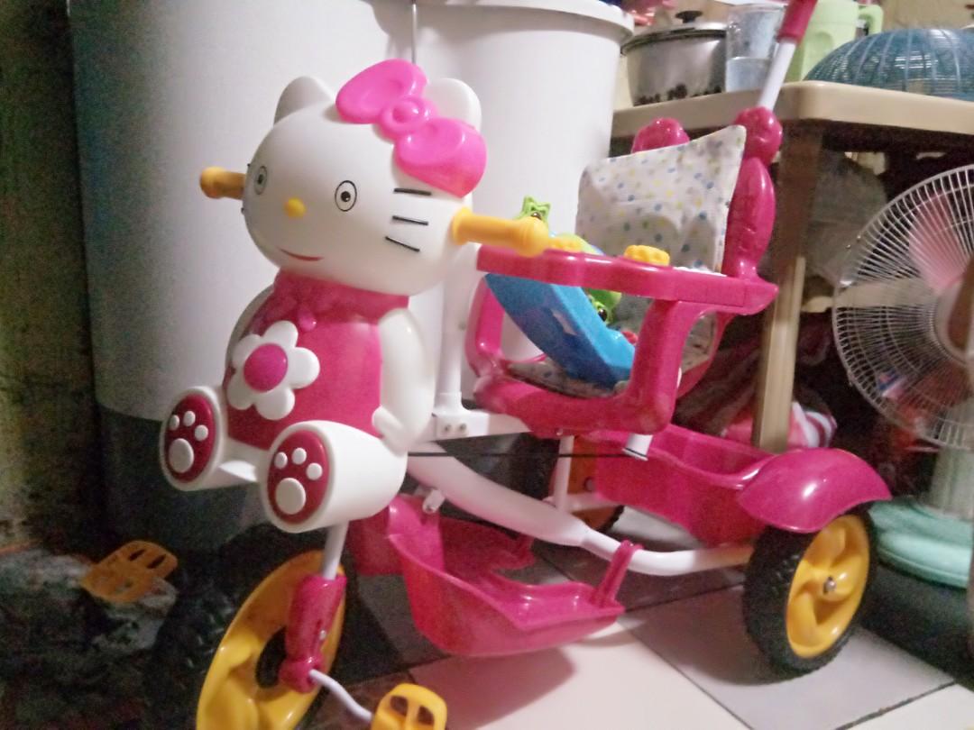 Hello kitty Bike, Babies & Kids, Babies & Kids Fashion on Carousell