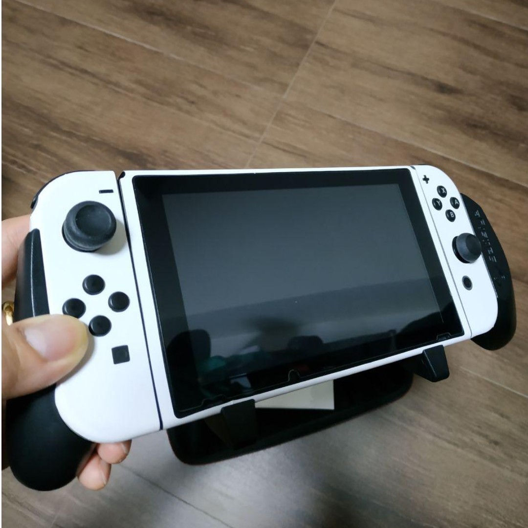 SWITCH WHITE SKIN DBRAND JOY-CON NINTENDO, Video Gaming, Video Game ...