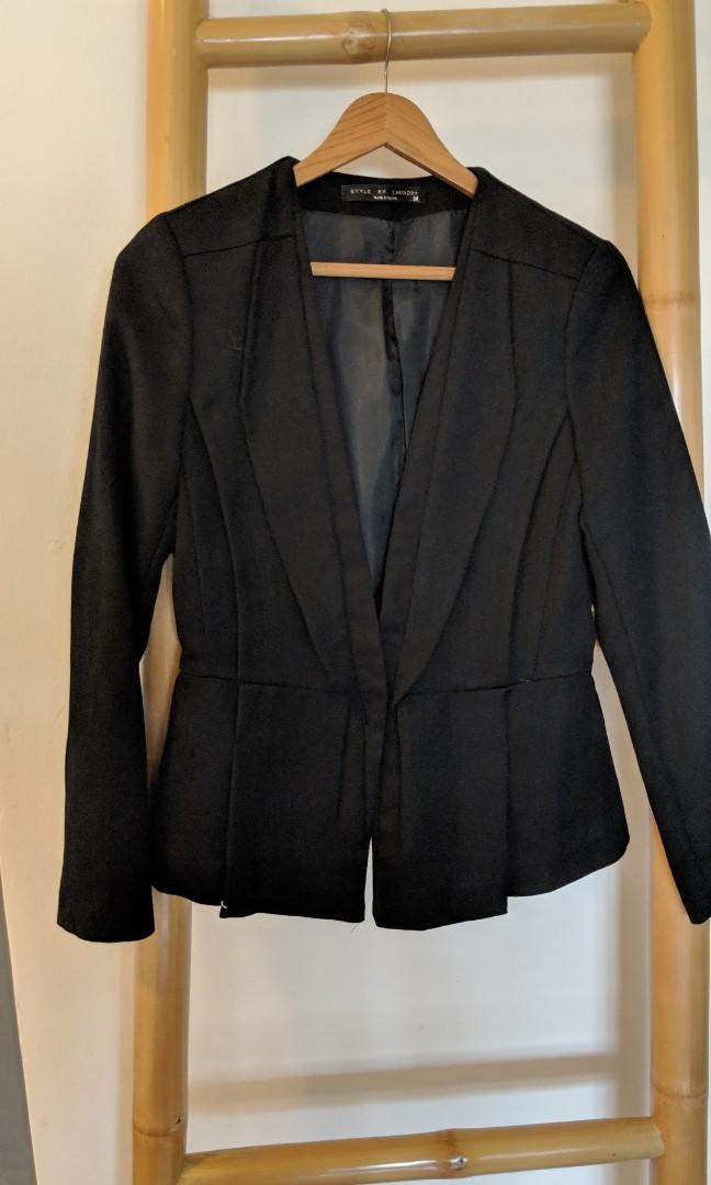 Black well-structured jacket, figure tucking, Women's Fashion, Coats ...