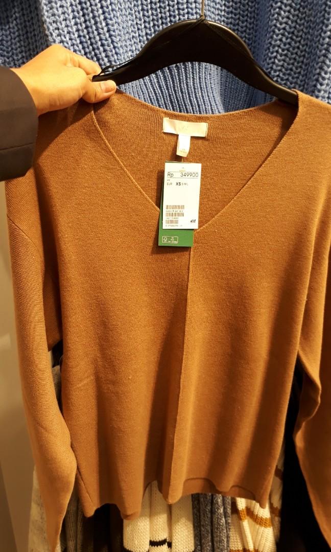 Cari model ini, Fesyen Wanita, Pakaian Wanita, Baju Luaran di Carousell