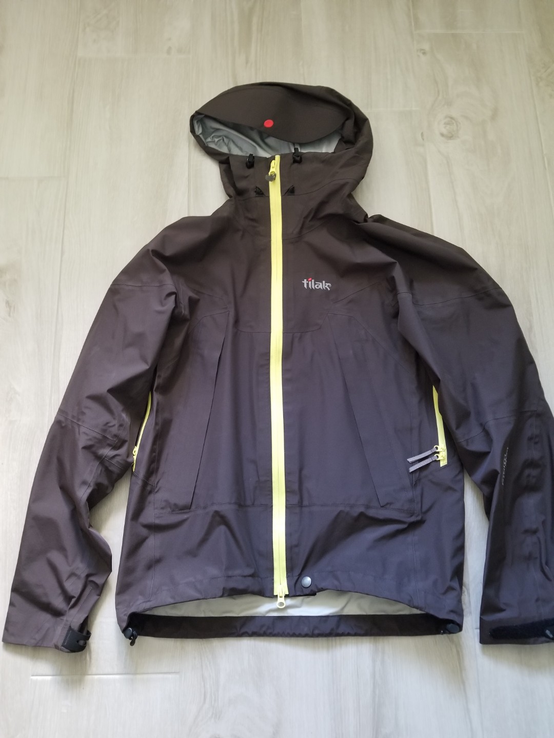Tilak Storm Jacket ( not Patagonia / Arcteryx ), 男裝, 外套及戶外衣服 - Carousell