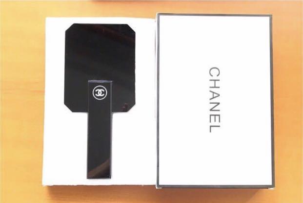 Chanel mirror available with box colour black and white, Fesyen Wanita ...