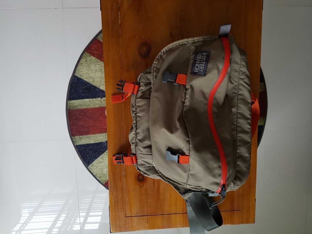 Rare colour Mystery Ranch Invader, Men's Fashion, Bags, Belt bags ...