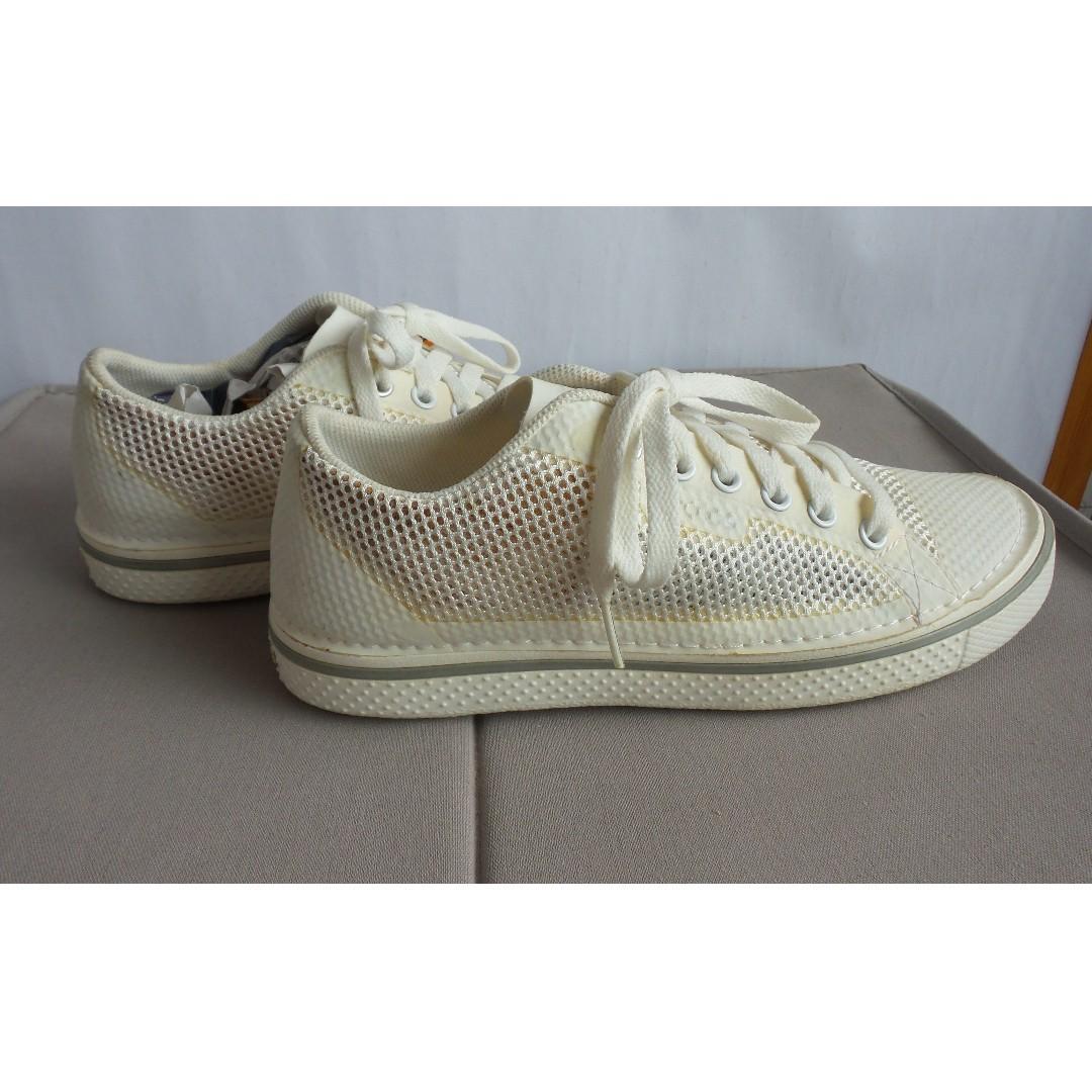 Crocs Weld Hover Sneaker (M7), Men's Fashion, Footwear, Sneakers on ...