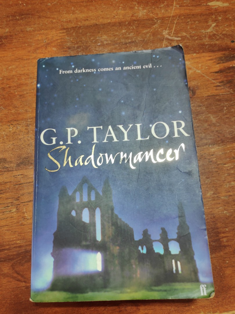 G.P. TAYLOR-Shadowmancer(From darkness comes an ancient evil ...