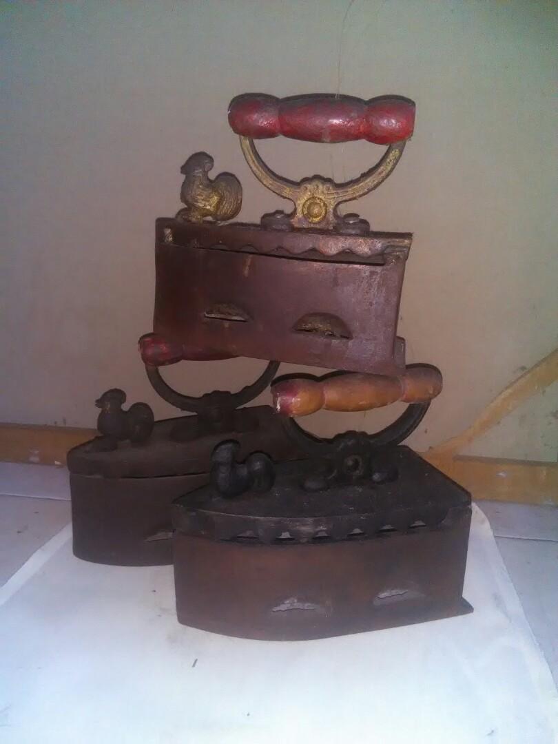 Setrika arang ayam jago jadul dari besi, Antik, Lainnya di Carousell