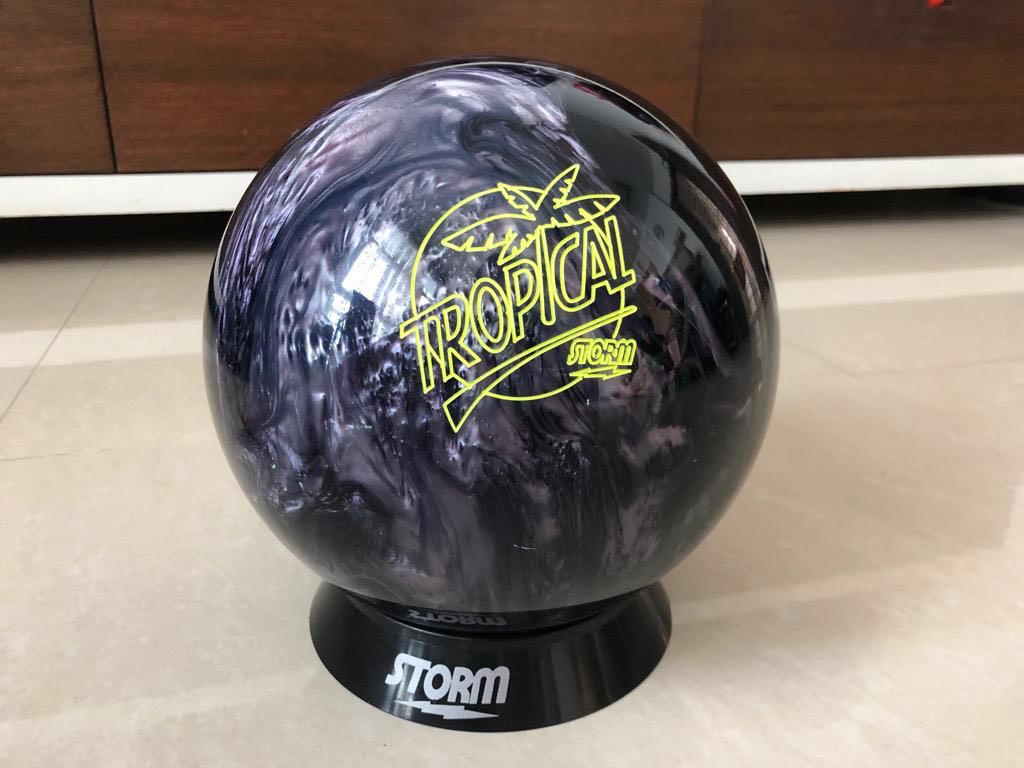 Storm Reactive Bowling Balls 14 pounds, Sports Equipment, Sports ...
