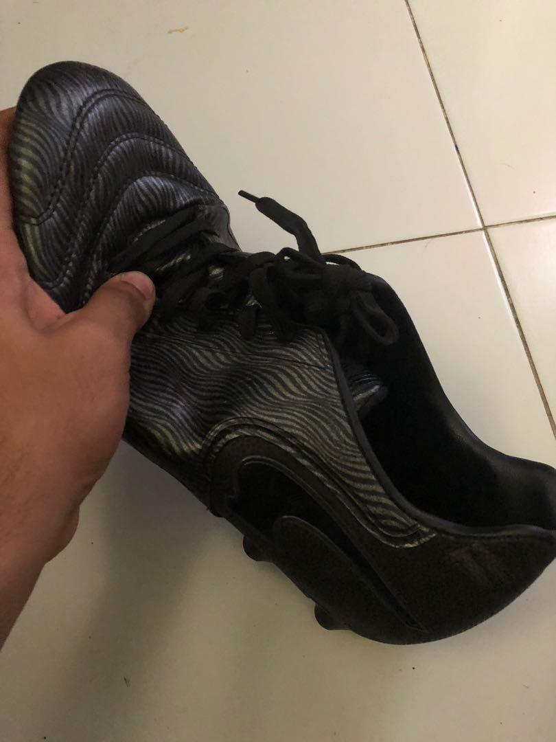 KRONOS Soccer boots, Men's Fashion, Footwear, Boots on Carousell