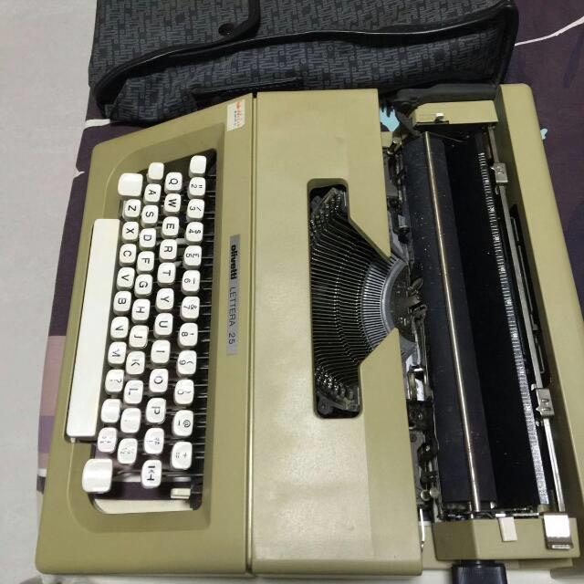 Olivetti Lettera 25 Typewriter, Hobbies & Toys, Memorabilia ...