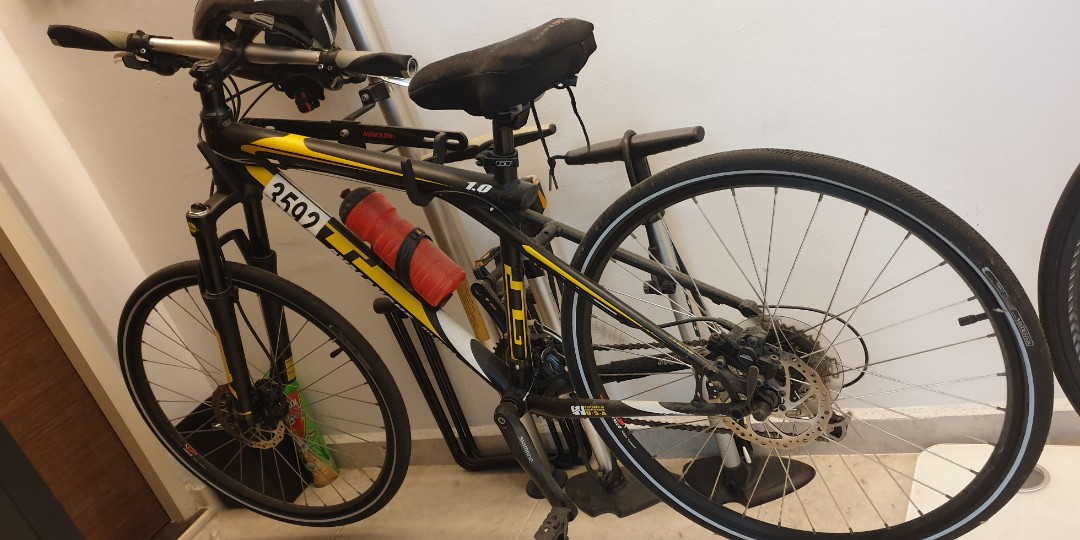 GT Avalanche 1.0 disc brakes Mens Small, Sports Equipment, Bicycles ...