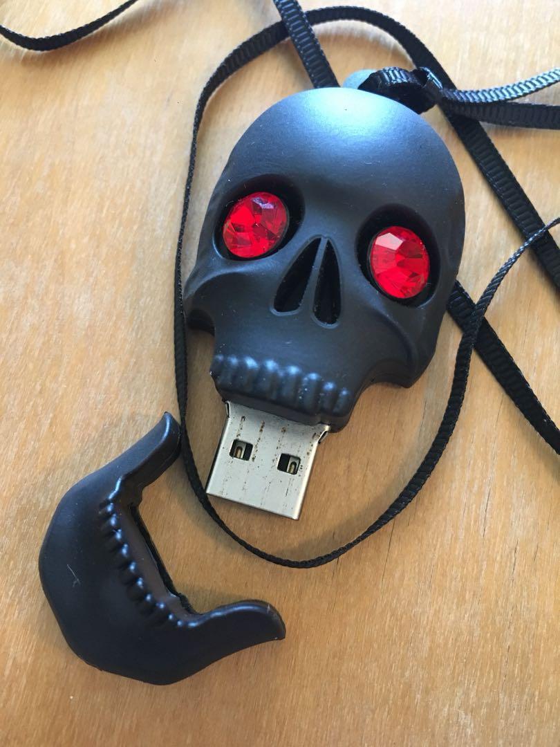 絕版 Alexander Mcqueen USB 全新, 名牌, 飾物及配件 - Carousell