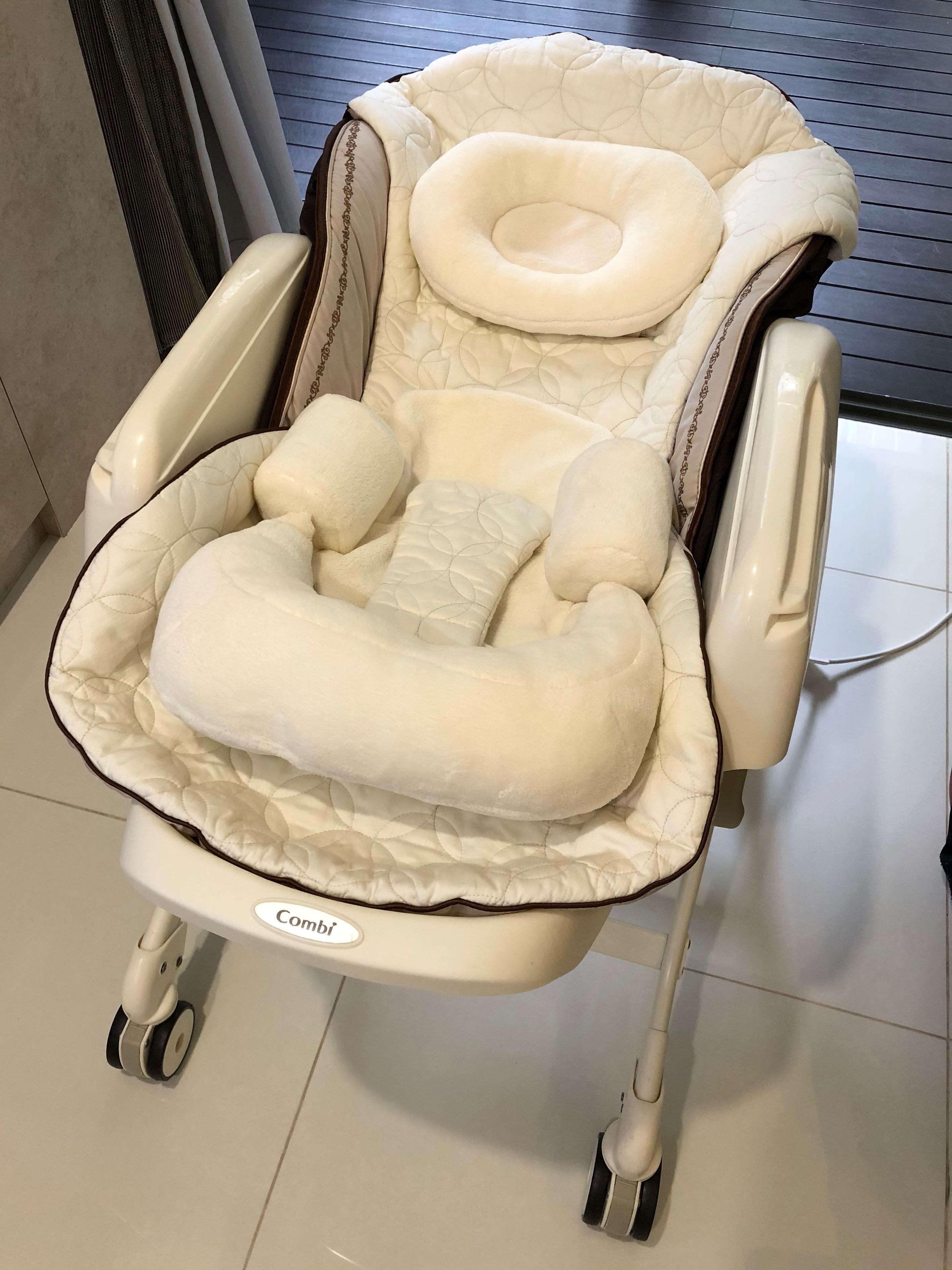 Combi Fealetto Auto Swing, Babies & Kids, Infant Playtime on Carousell
