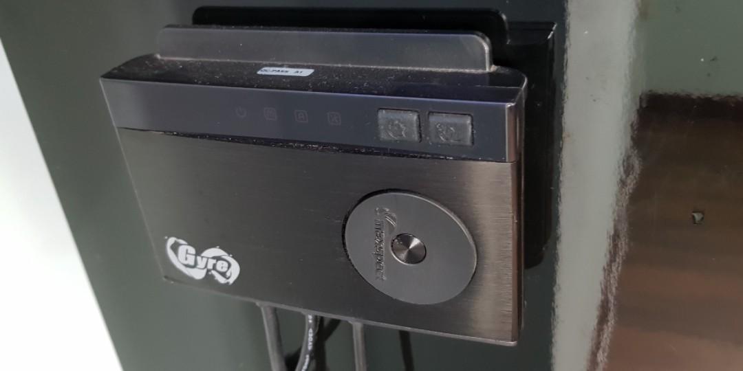 Maxspect gyre XF130 with XF230 Controller, Pet Supplies, Homes & Other ...