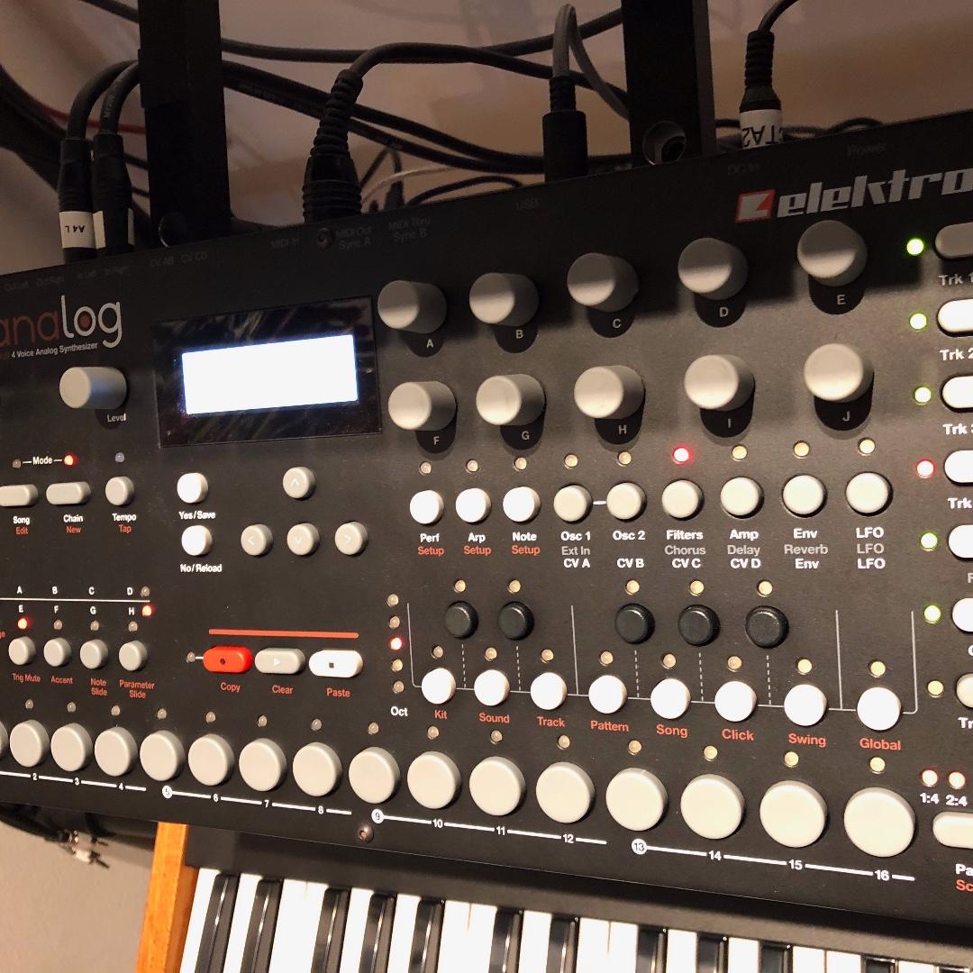 Elektron Analog Four Mk1, Hobbies & Toys, Music & Media, Musical ...