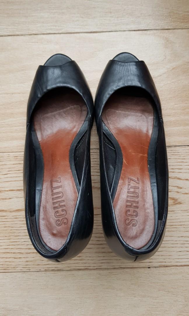 Sepatu hak hitam Schutz, Fesyen Wanita, Sepatu di Carousell