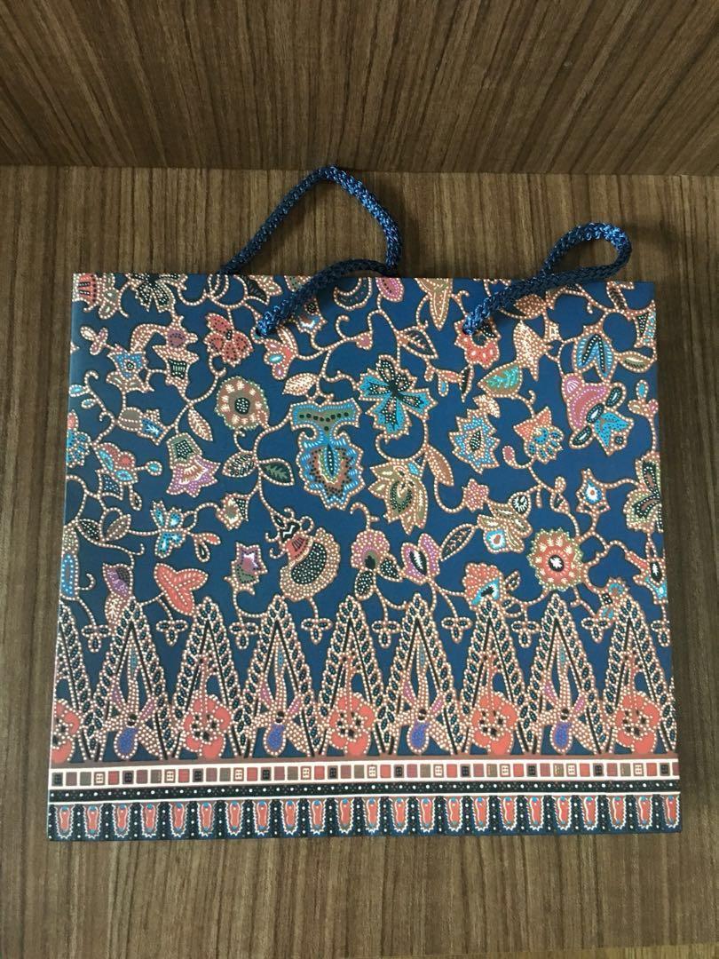 Used Luxury Bags Singapore Airlines Paul Smith used-luxury-bags-singapore-airlines-paul-smith