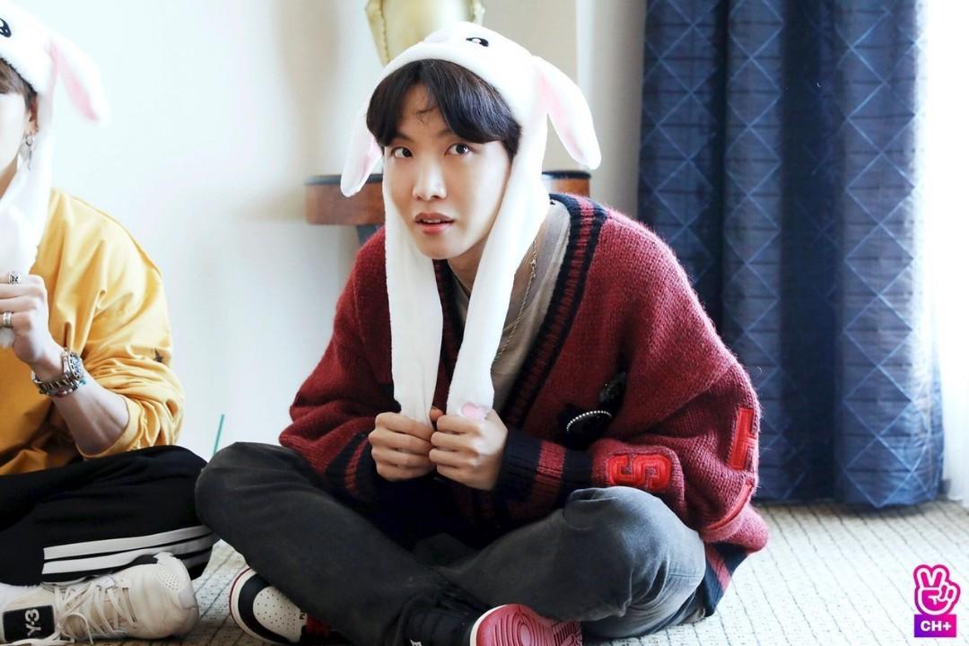 (PO) Run BTS Moving Rabbit Ears Hat, Hobbies & Toys, Memorabilia ...