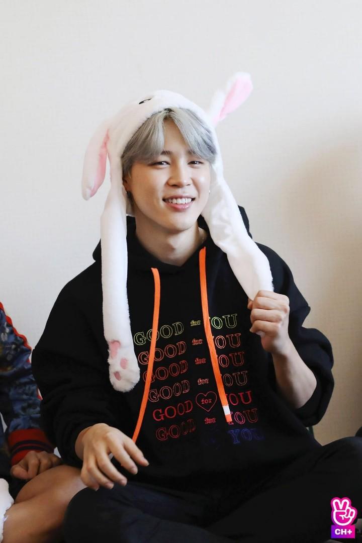 (PO) Run BTS Moving Rabbit Ears Hat, Hobbies & Toys, Memorabilia ...