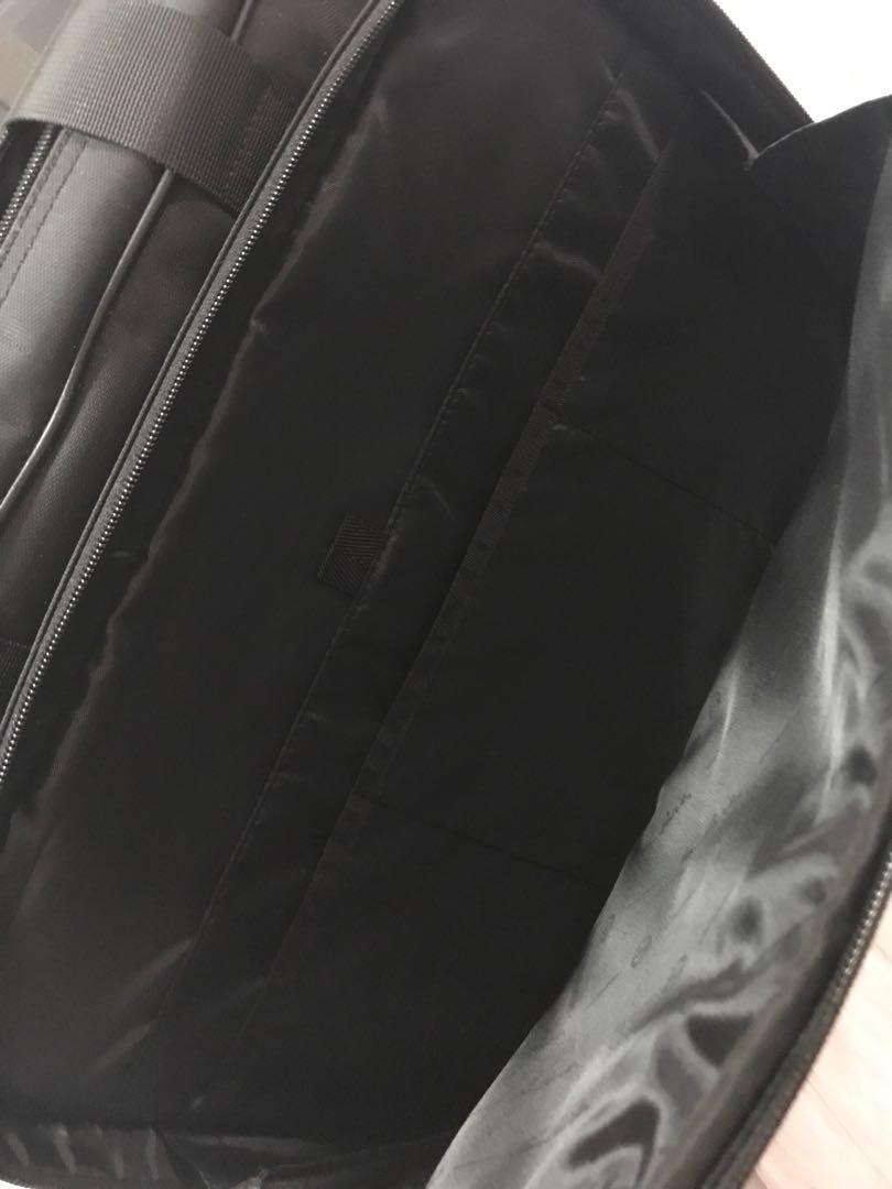 Van Garie Messenger Laptop Bag, Men's Fashion, Bags, Briefcases on ...