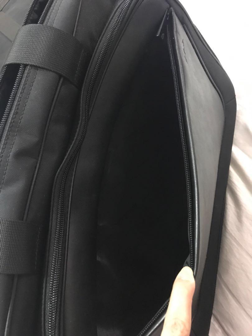 Van Garie Messenger Laptop Bag, Men's Fashion, Bags, Briefcases on ...