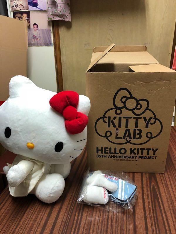 Hello Kitty Lab Expo 35th 特別版, 興趣及遊戲, 旅行, 旅遊 - 旅行必需品及用品 - Carousell