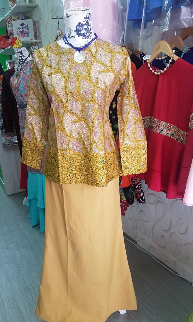 Batik sets, Women's Fashion, Muslimah Fashion, Baju Kurung & sets on ...