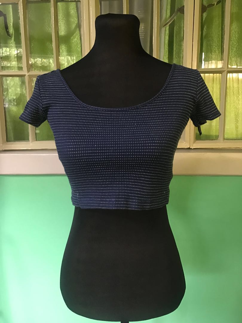 F21 Low-Back Crop Top 002, Women's Fashion, Tops, Sleeveless on Carousell