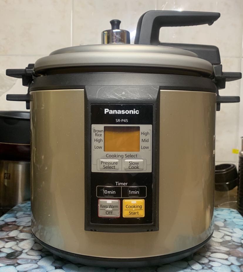 PANASONIC SR-P45 Electronic pressure cooker 樂聲牌電子高速煲,壓力煲, 家庭電器, 廚房電器, 鍋具 - Carousell