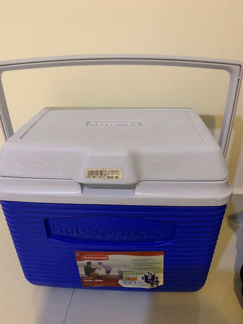 Rubbermaid cooler box, Everything Else on Carousell