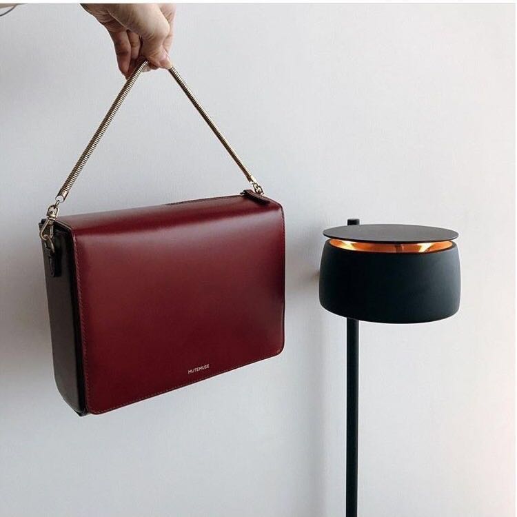 (韓國直送) Mutemuse Amuse Bag 韓國大熱真皮袋 mute muse , 女裝, 手袋及銀包, 多用途袋 - Carousell