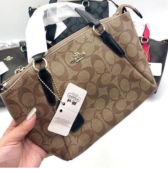 Coach Kelsey Mini WP, Fesyen Wanita, Tas & Dompet di Carousell