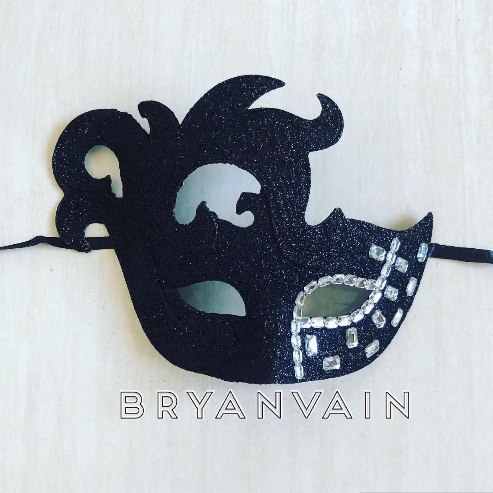 Masquerade Mask Black Fire UNISEX 1.11, Women's Fashion, Watches ...