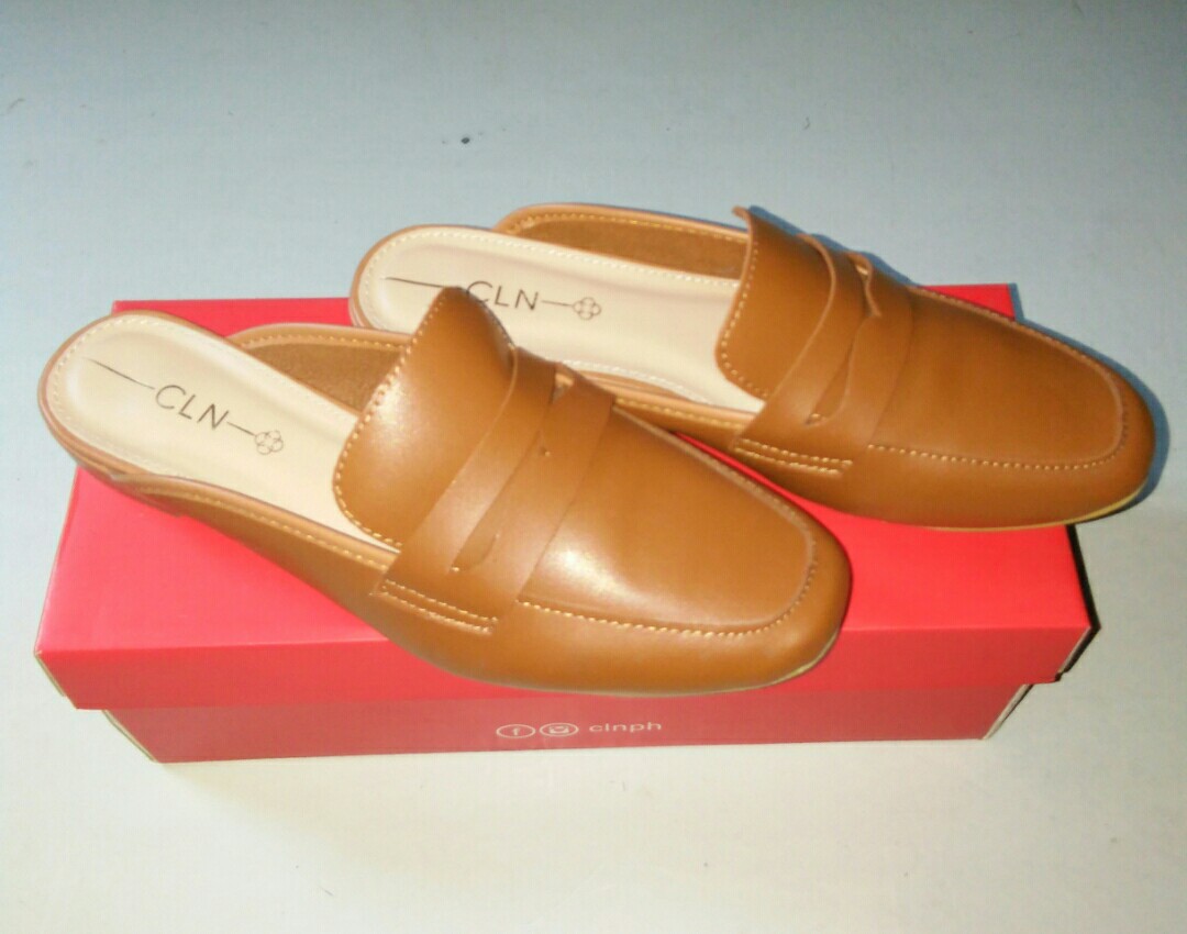 CLN mule, Women's Fashion, Footwear, Sandals on Carousell