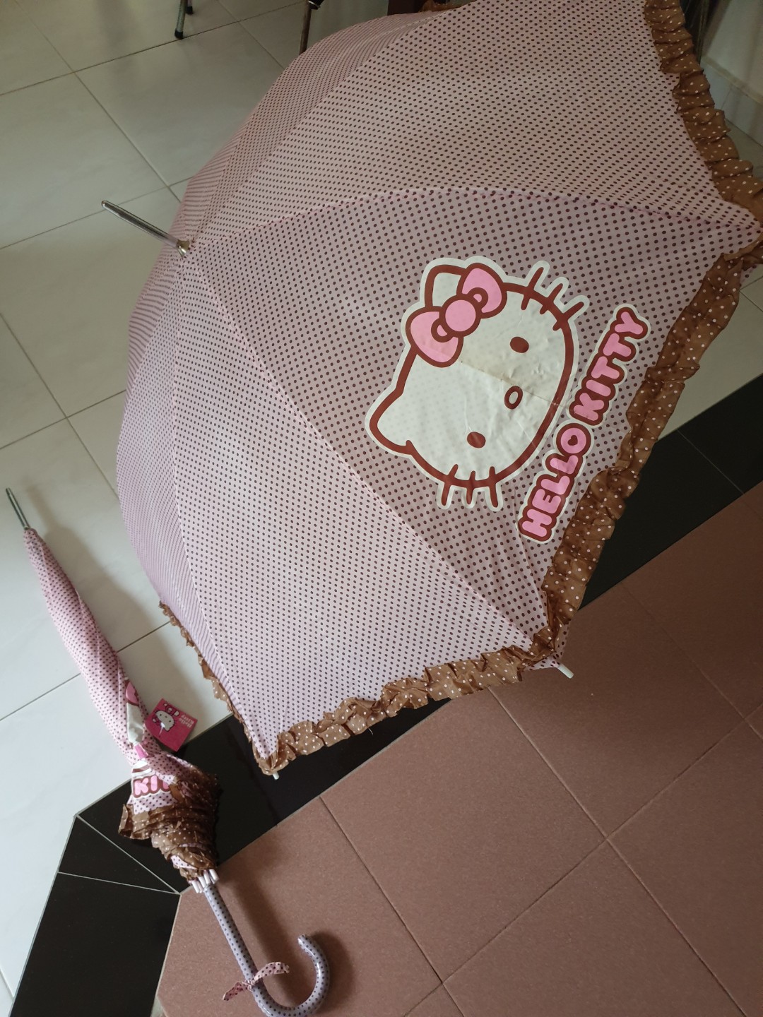 Hello kitty umbrella, Women's Fashion, Watches & Accessories, Other ...