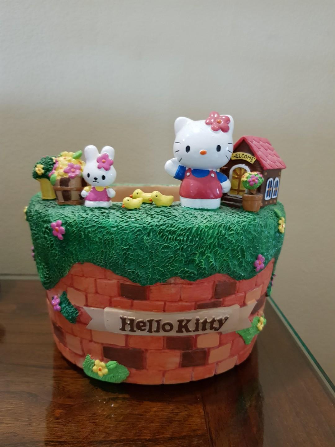 Hello kitty vase (RARE), Everything Else on Carousell