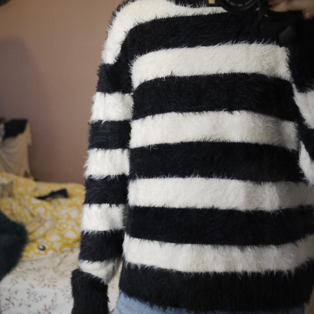 H&M Fuzzy Black and White Stripes Sweater, Women's Fashion, Tops ...