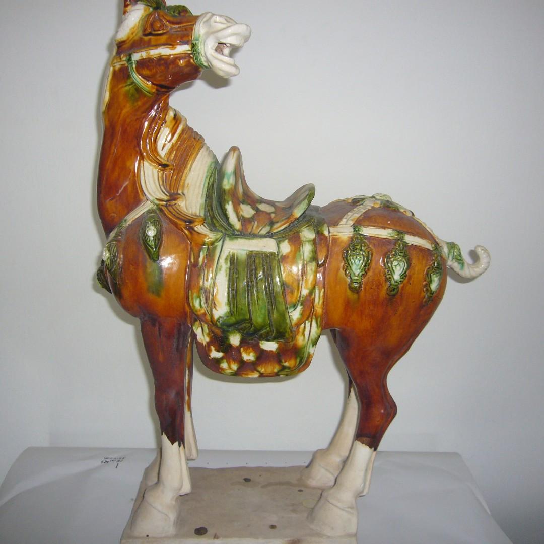 Porcelain Horse running Tang Dynasty Tricolour Horse 唐三彩 Tang Sancai in ...