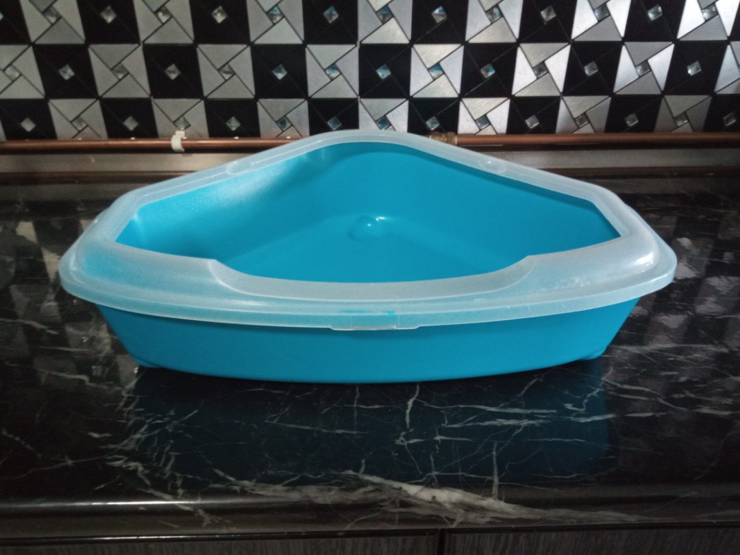 Triangular Cat Litter Box, Pet Supplies, Homes & Other Pet Accessories ...
