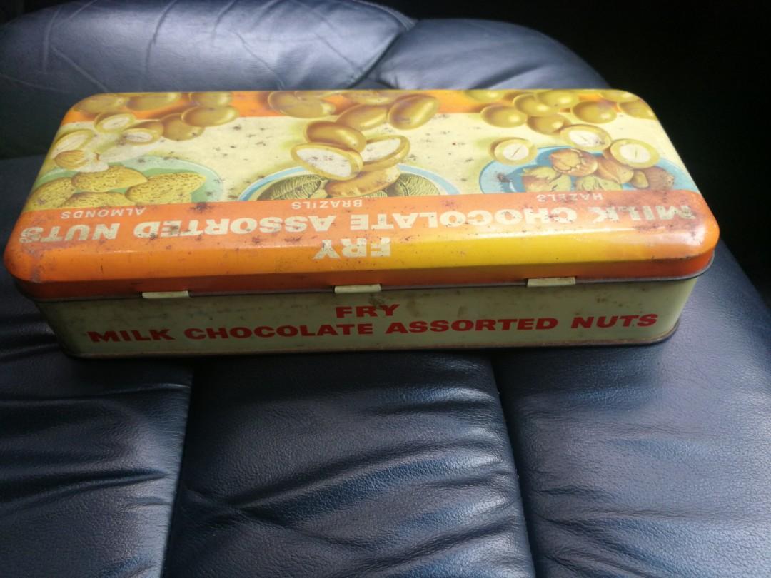 Vintage Fry milk chocolate assorted nuts, 傢俬＆家居, 廚具和餐具, 食物整理及儲存 - Carousell