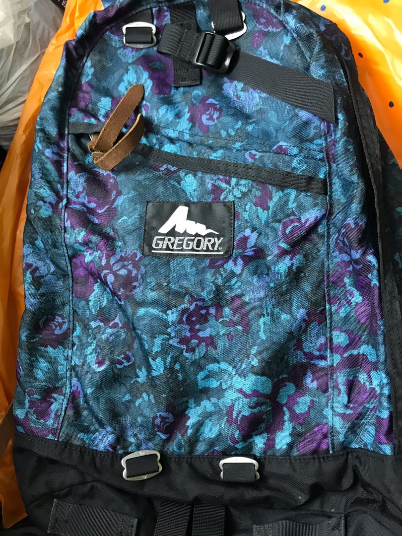 Gregory 藍花 舊logo daypack, 男裝, 袋, 背包 - Carousell