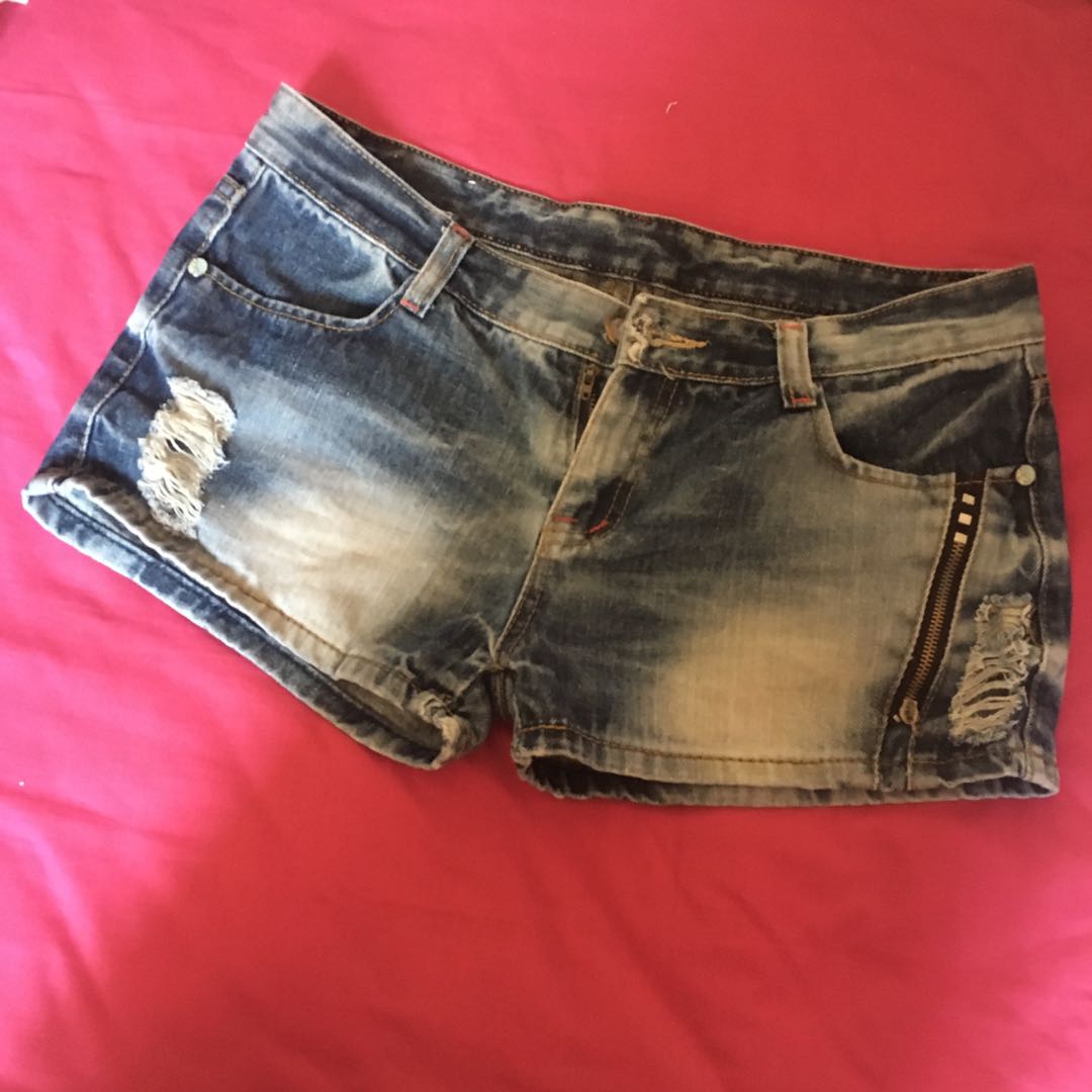 Maong short, Women's Fashion, Bottoms, Shorts on Carousell