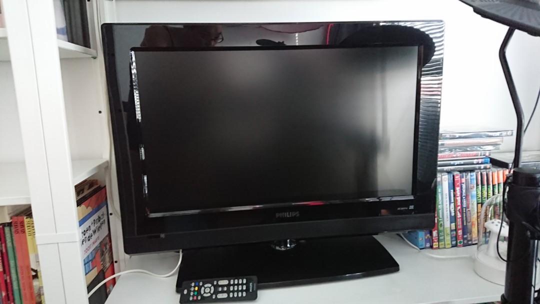 Philips Widescreen LCD TV 26", TV & Home Appliances, TV & Entertainment ...