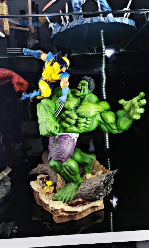 Sideshow Hulk vs Wolverine Maquette (with custom heads), Hobbies & Toys ...
