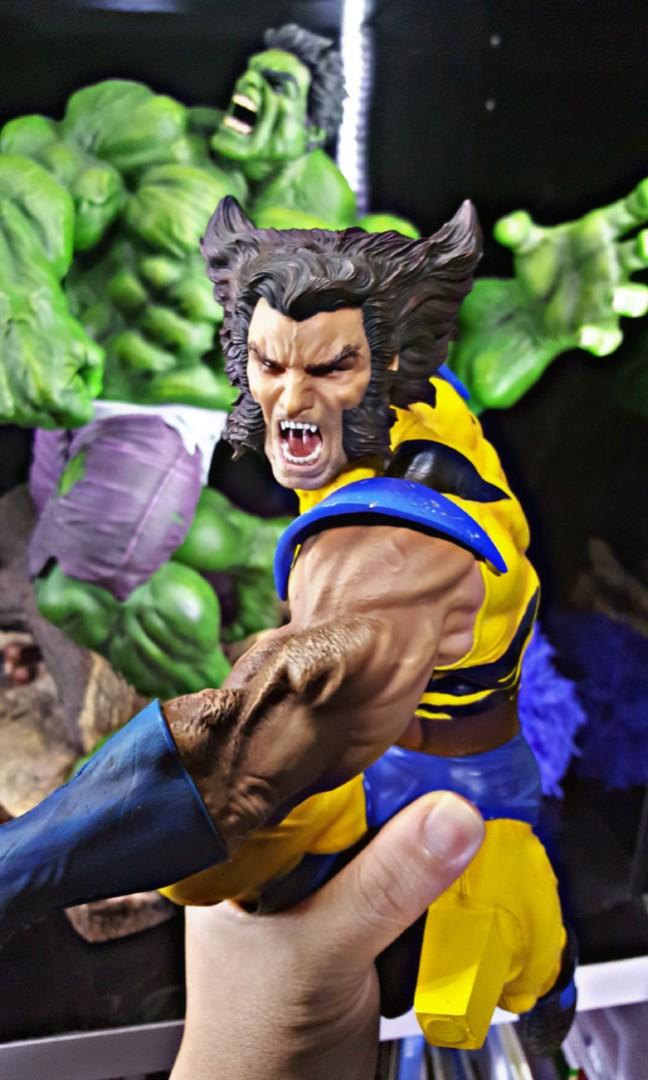 Sideshow Hulk vs Wolverine Maquette (with custom heads), Hobbies & Toys ...
