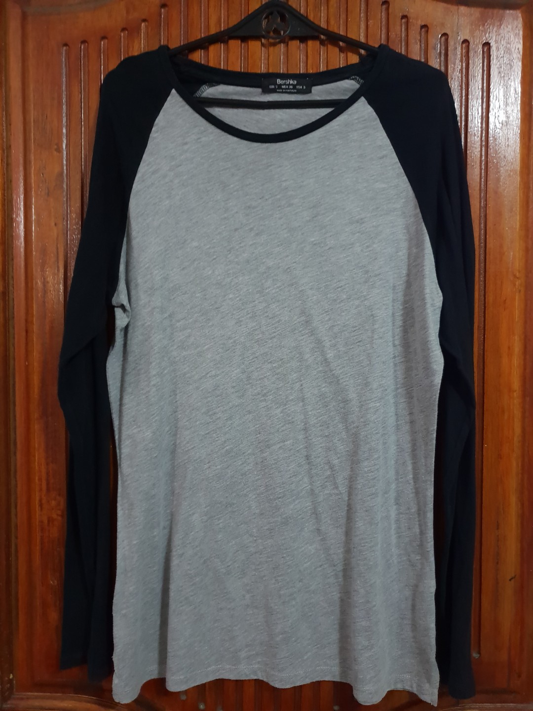 Bershka black and gray raglan, Men's Fashion, Tops & Sets, Formal ...