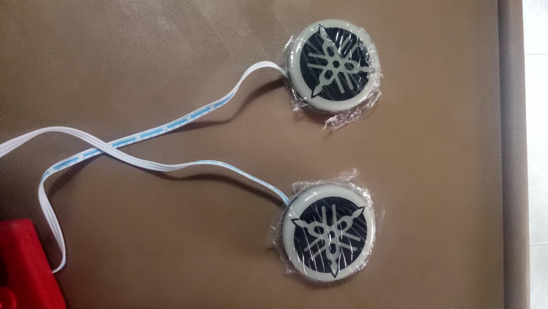 Xmax 300 / super tenere emblem + signal(red and blue avail) white nil ...