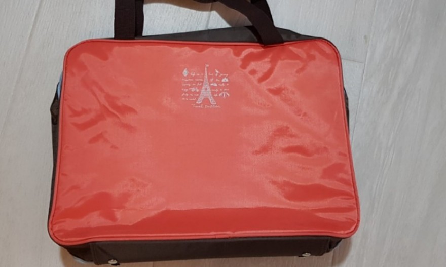 Compact Travel Partition Bag, Hobbies & Toys, Travel, Travel Essentials ...