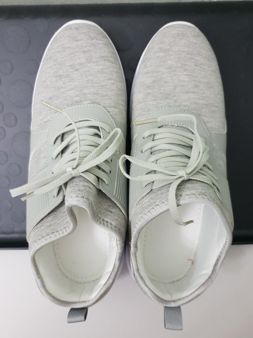 GU Japan Men's Sneaker, Men's Fashion, Footwear, Sneakers on Carousell